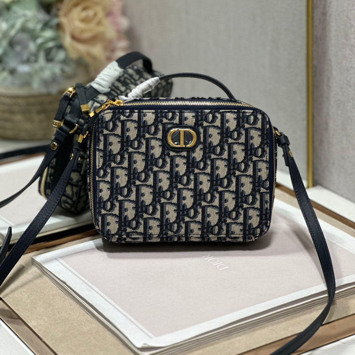 cd caro box 18 blue oblique embroidery – Amejews