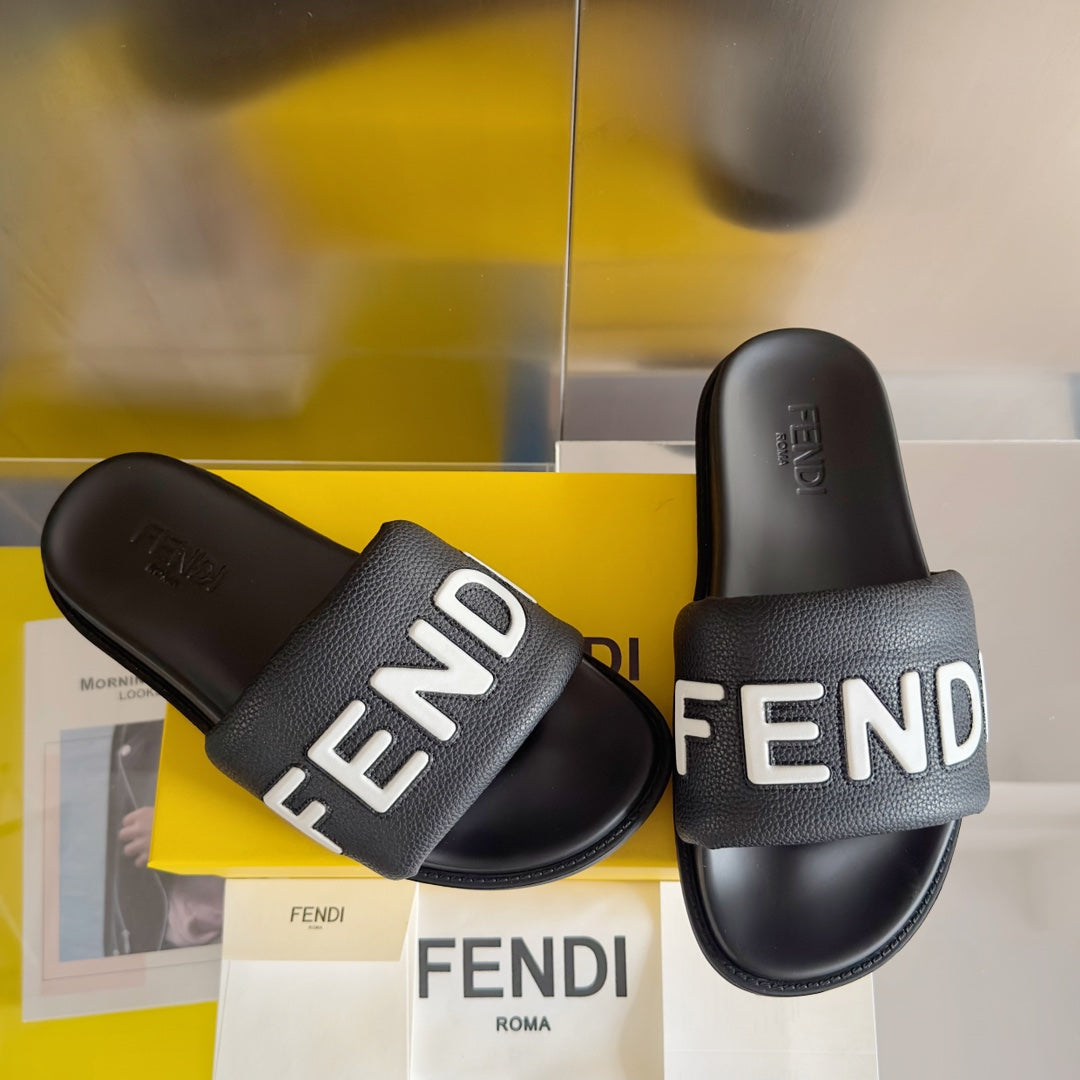FENDI ROMA SLIDE IN BLACK GRAINED CALFSKIN WITH WHITE LOGO – Amejews