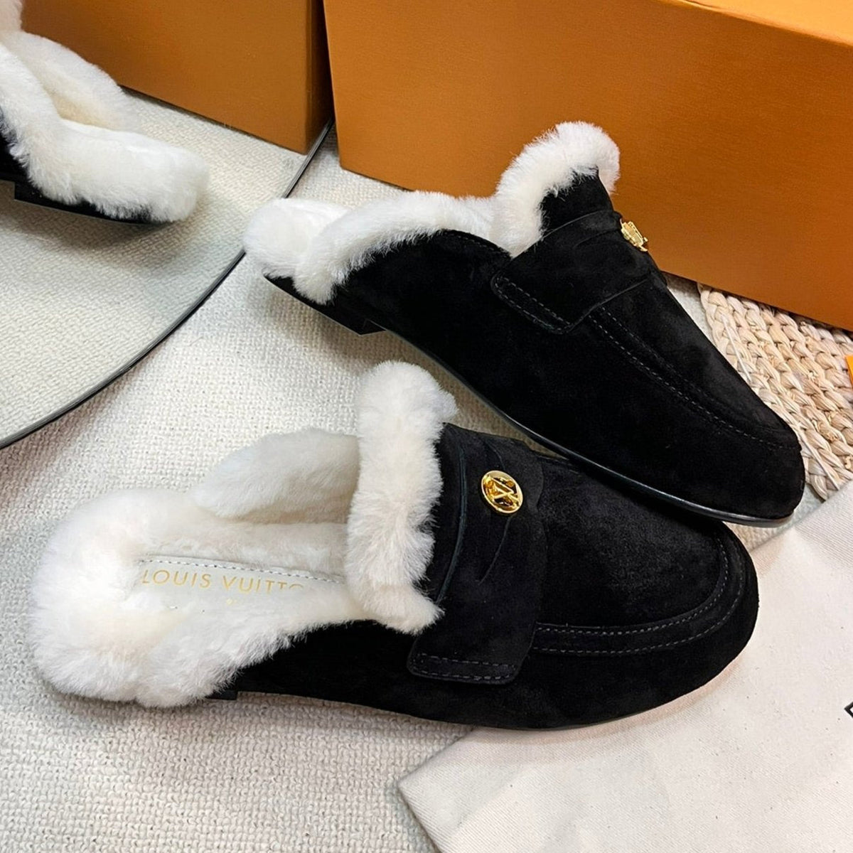 LV COSY FLAT COMFORT CLOG IN BLACK SUEDE AND SHEARLING LINING – Amejews